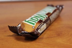 Mars Bar vs Milky Way [Two Iconic Candy Bars Compared] • Candy Lovers ...